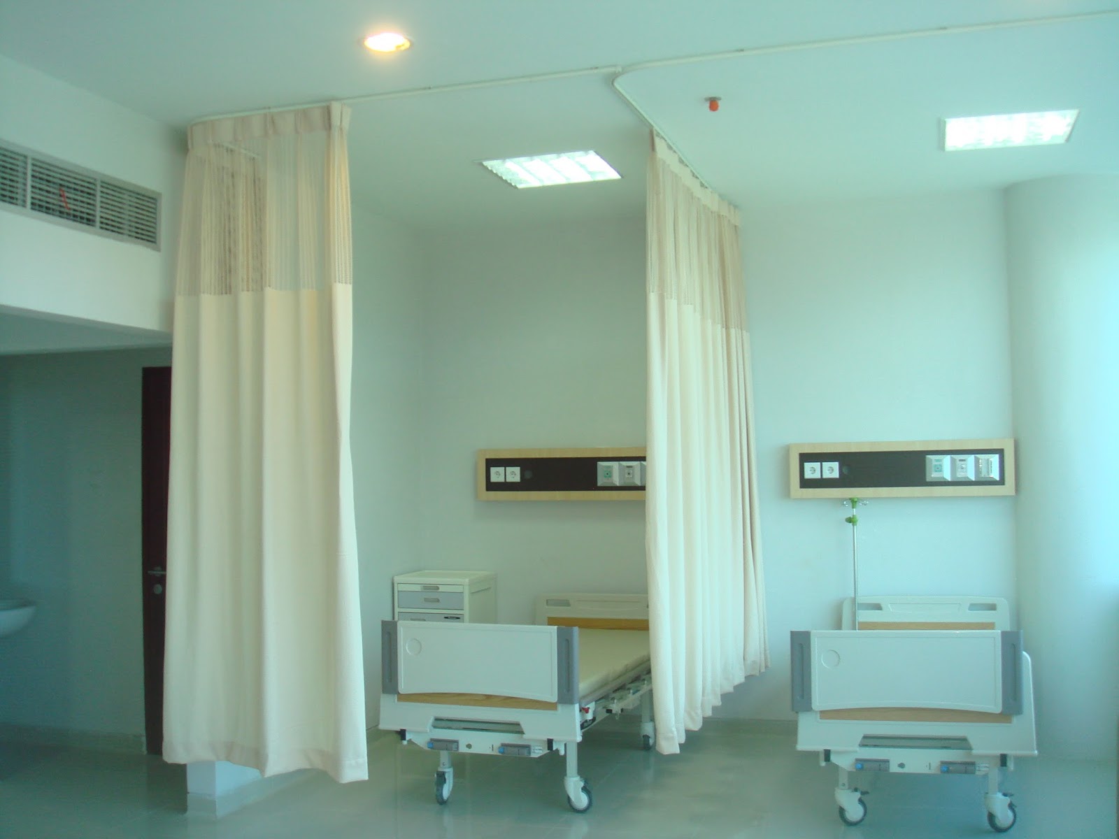 SHINMADO | SM Zip Blind: Hospital Curtain Rail