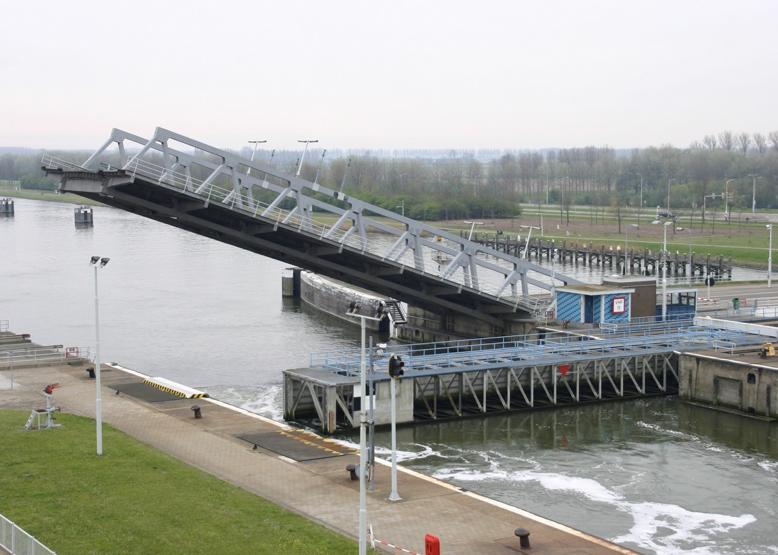 'ZIEN EN WETEN': SLUIS.