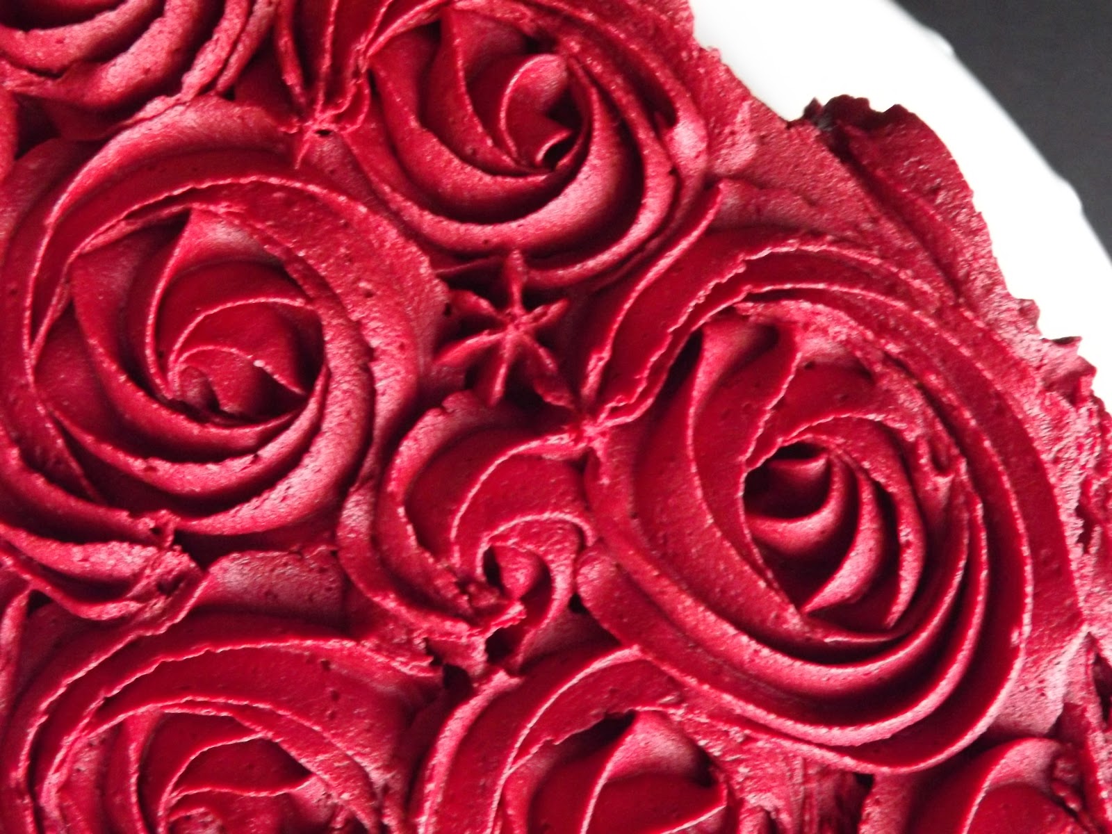Valentine's Bouquet of Roses Cake