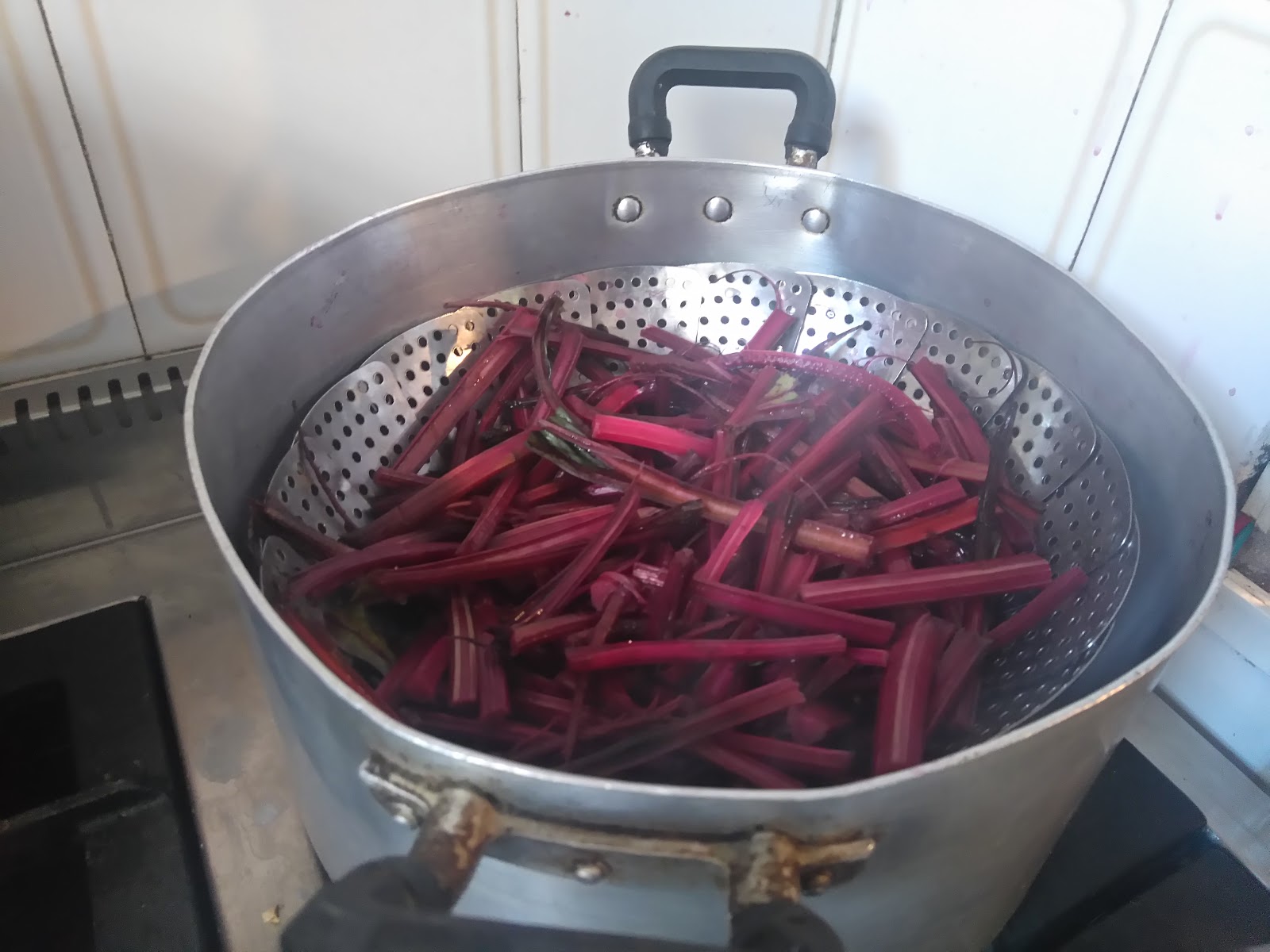 Aprovechando las hojas de remolacha | Chungui cocina