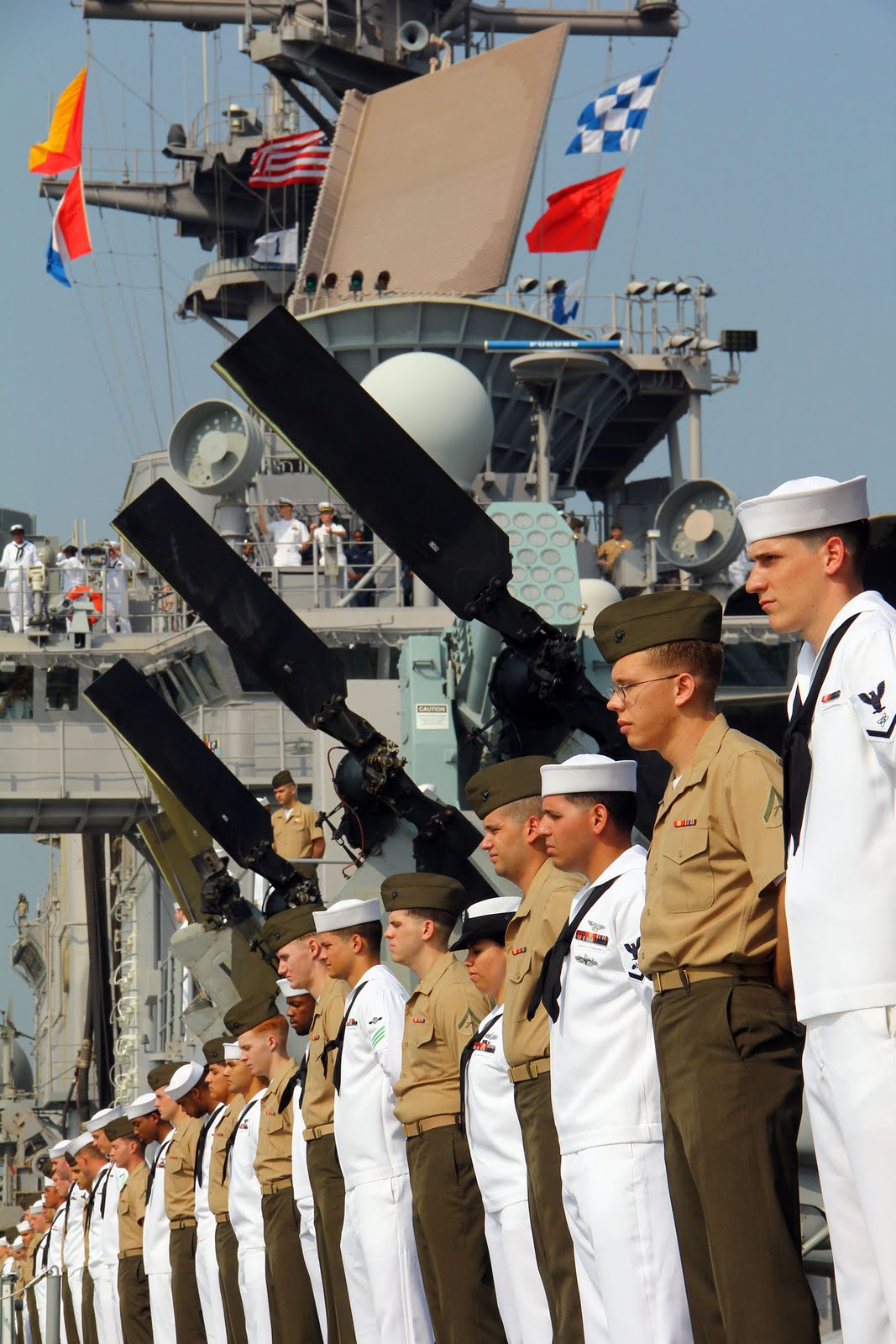 "The Fighting 13th": 13th MEU docks in Hong Kong