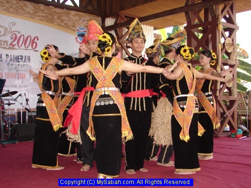 Tarian Tradisional Mengikut Empat Kaum di Sabah: Kaum Kadazan: Sumazau