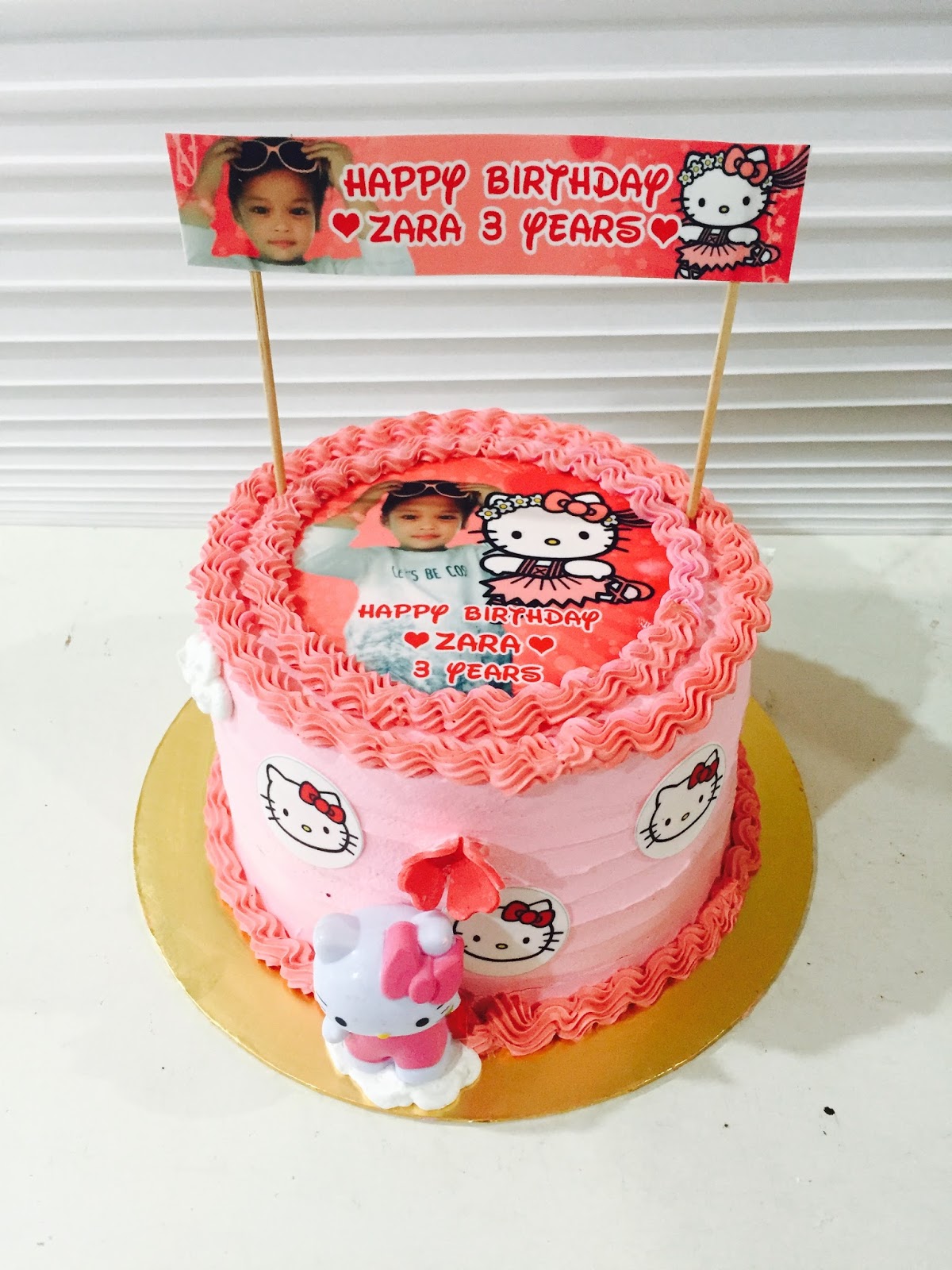 ninie cakes house: Hello Kitty Cake Round Shape