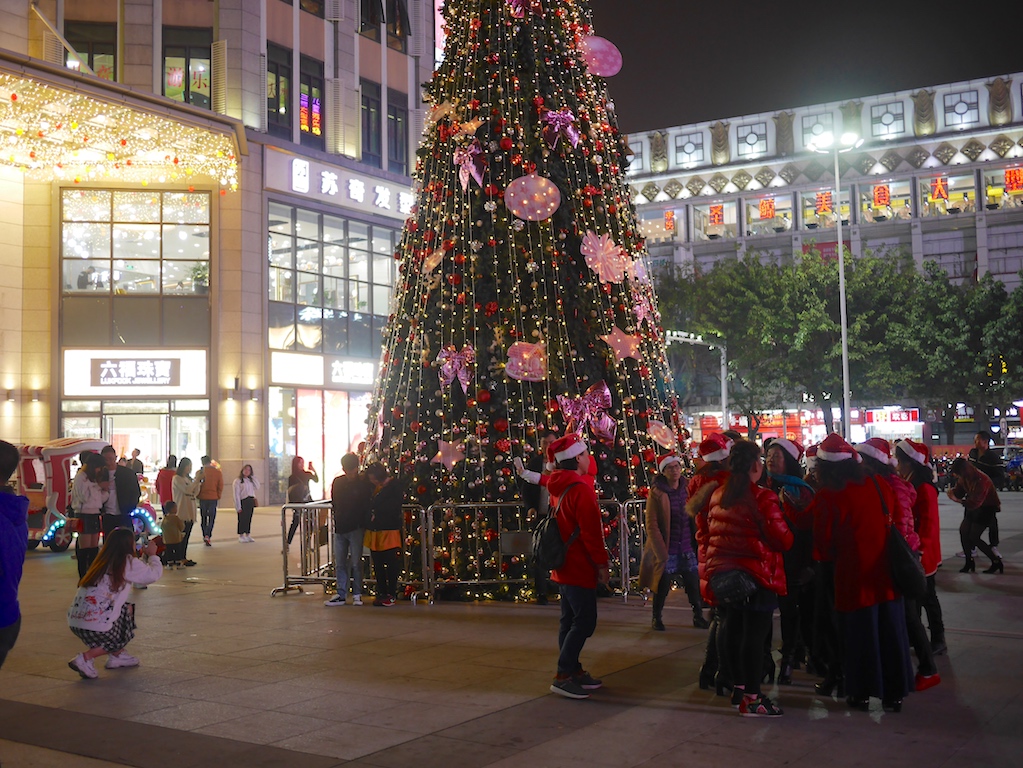 Apples, Trees, and Santa Hats: More Christmas Scenes from Zhongshan ...