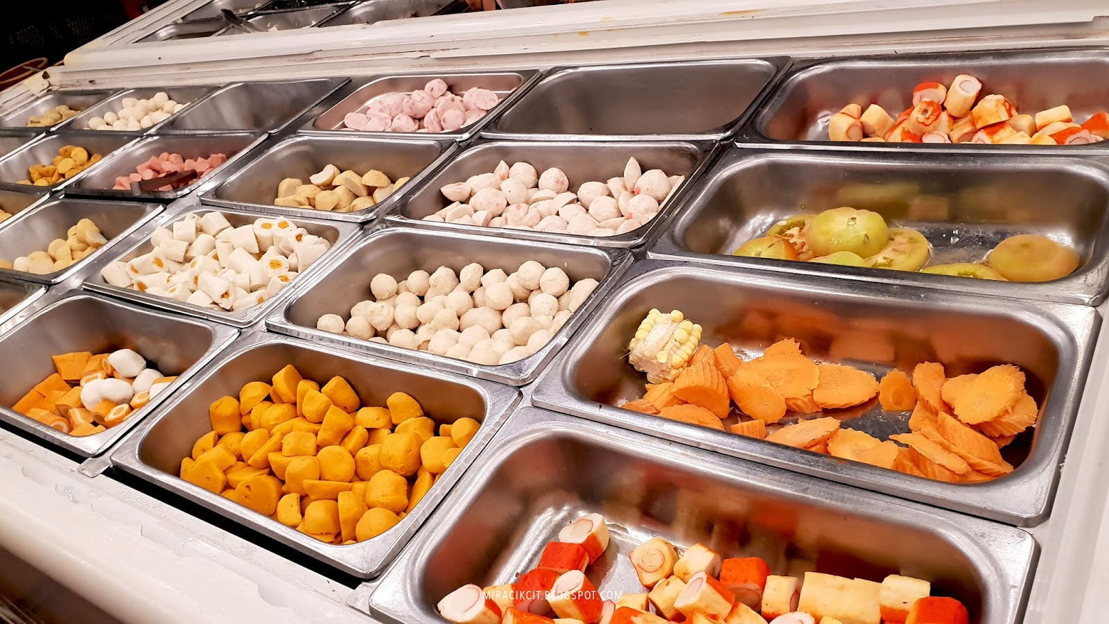 WHY CHOOSE D'KAYANGAN STEAMBOAT FOR A BIG FAMILY GATHERING — miracikcit