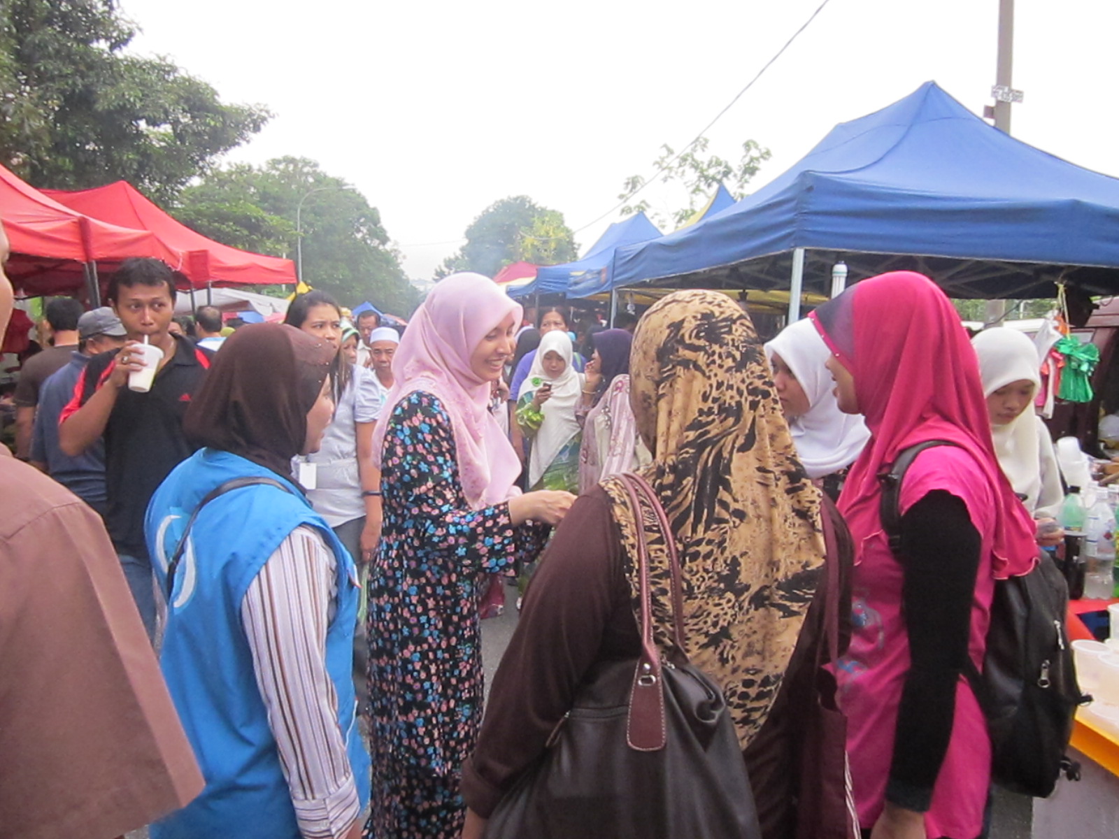 Kanta Lembah Pantai: Ramah Mesra di Pasar Malam PPR Kerinchi