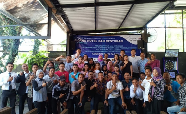 Ratusan Pekerja Pariwisata Lombok Ikut Uji Kompetensi di Kuta Mandalika Ratusan Pekerja Pariwisata Lombok Ikut Uji Kompetensi di Kuta Mandalika