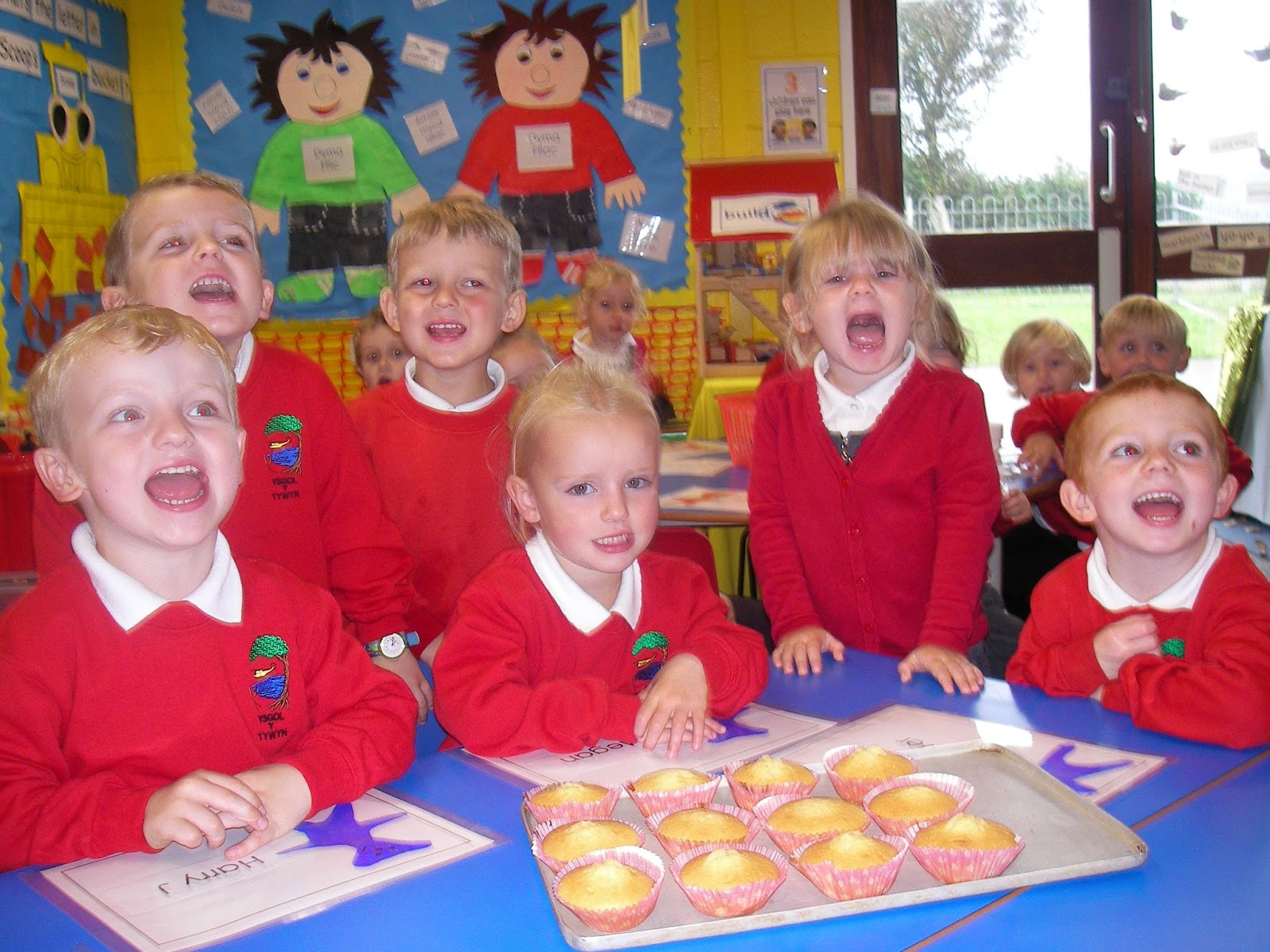 Ysgol Y Tywyn: Bore Coffi Mwya'r Byd / World's Biggest Coffee Morning