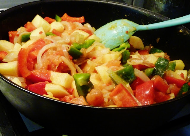 Två små kök: Potatis- och grönsaksgryta med lövbiffsstrimlor (eller inte)