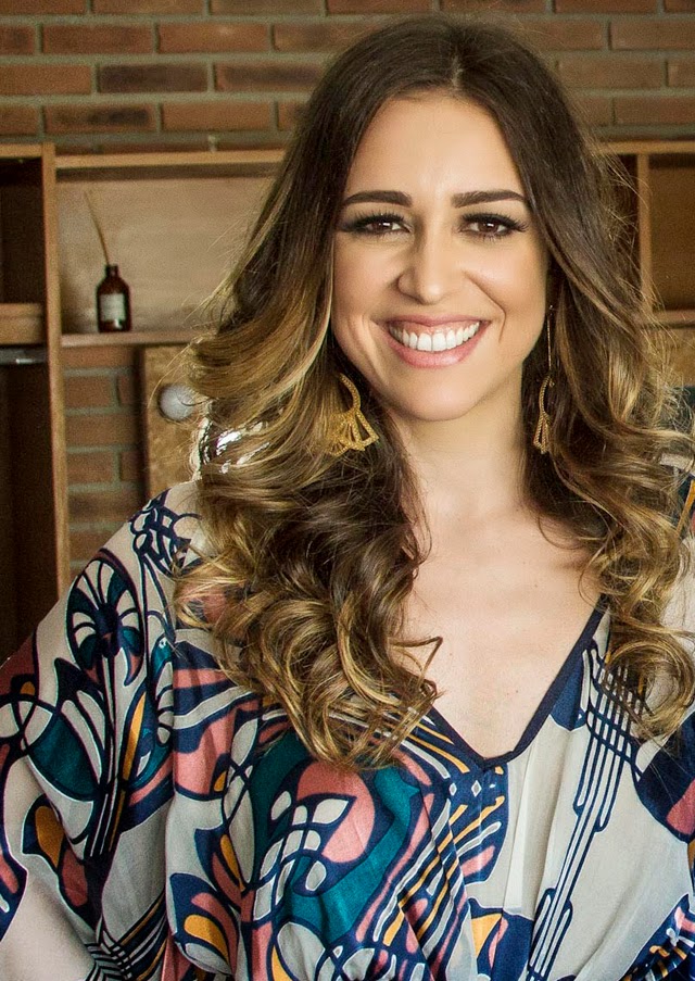 Notas Musicais: Roberta Sá busca sambas inéditos no quintal do pop para ...