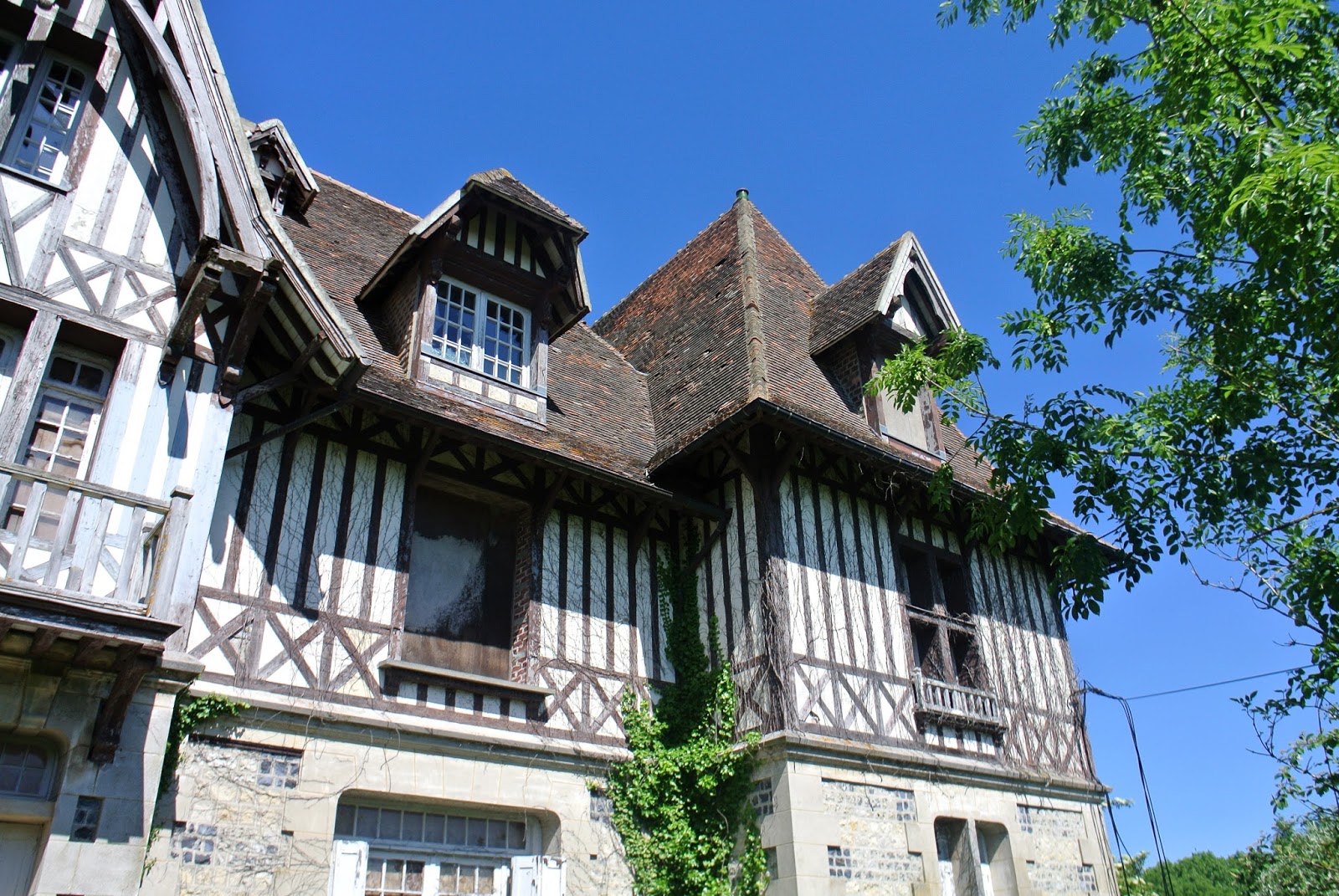 Le blog de Gabrielle Aznar: Le manoir des Creuniers ♦ Urbex