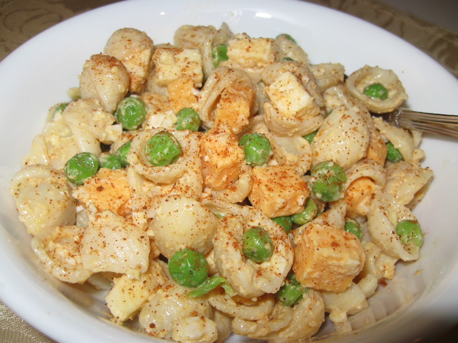 Tips, Treats & Treasures: Cheesy Macaroni Shells Pasta Salad