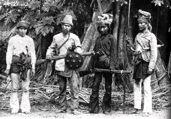 Sejarah Konflik & Militer: Malay Traditional Weapon, Firearms & Cannon ...