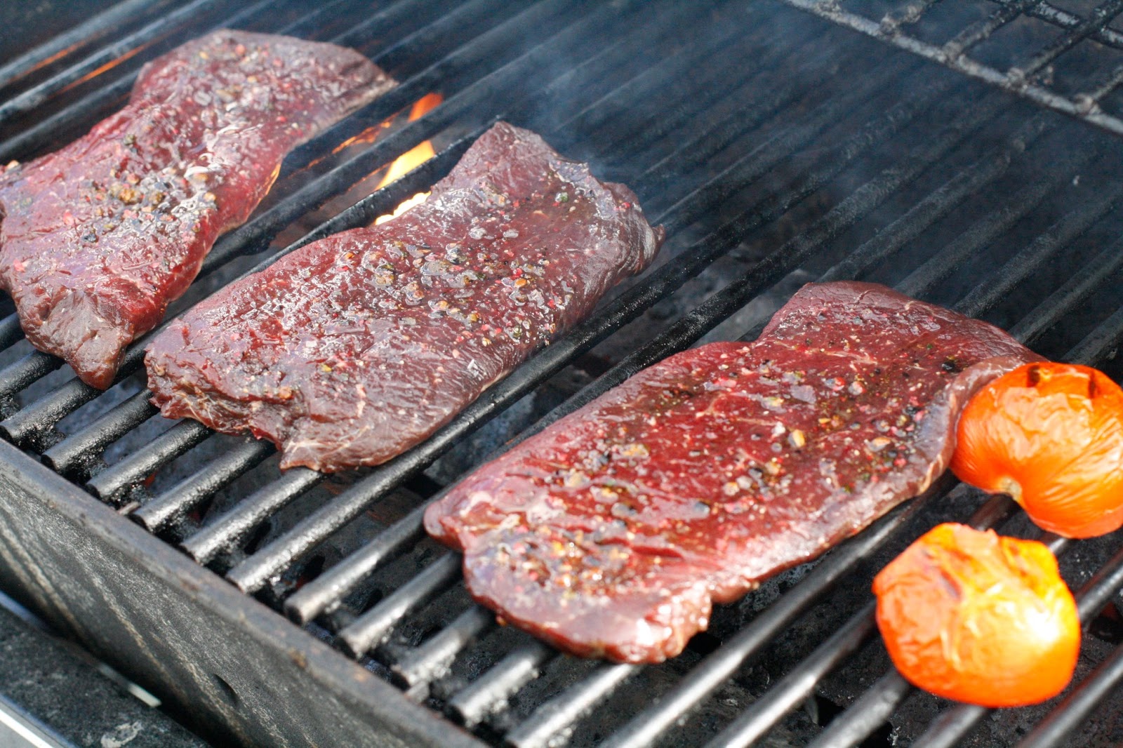 Grillet hvalbiff med brie – Grys kjøkkenskriverier