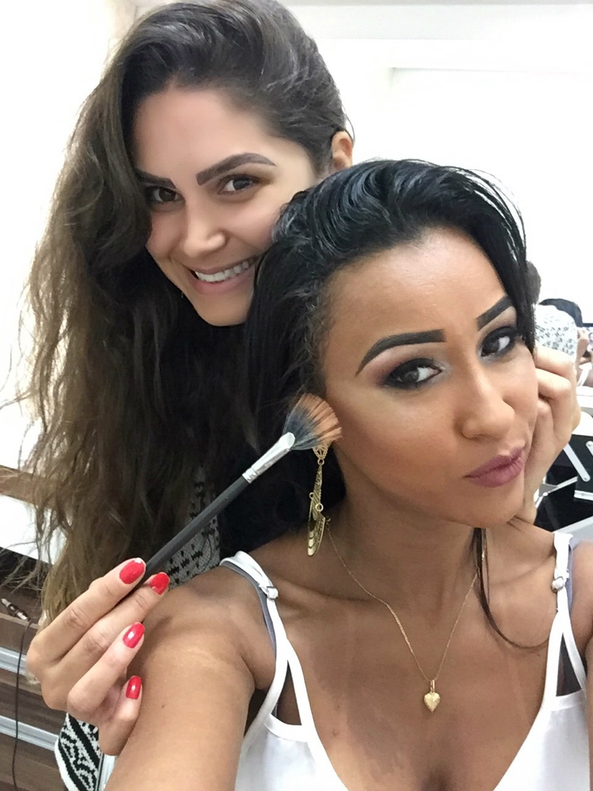 Lais Cruz ,que está atualmente no miss bumbum espera brilhar na telinha ...