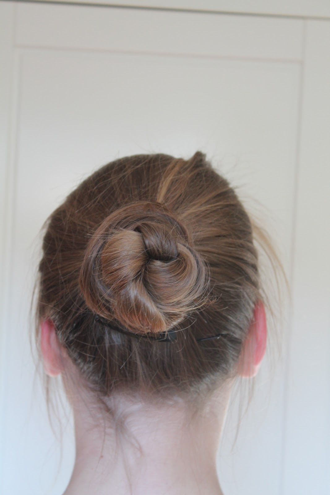 FranzisBeautyFactory: Ein etwas anderer Dutt- Anleitung :)