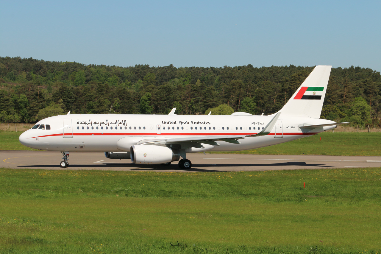 Airbus Hamburg Finkenwerder News: A320-232SL, Sharjah Ruler's Flight ...