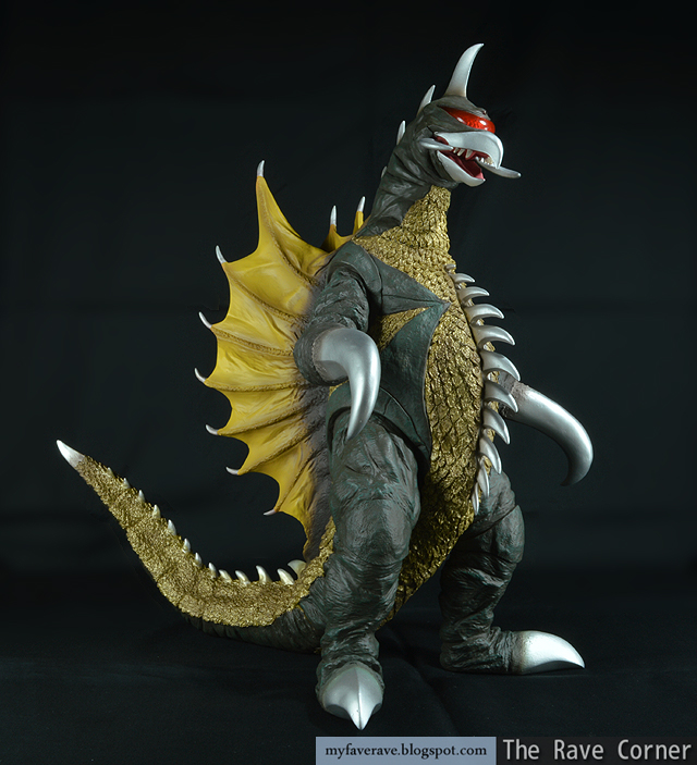The Rave Corner: Previews Exclusive X-Plus 30 cm Gigan '72 Review