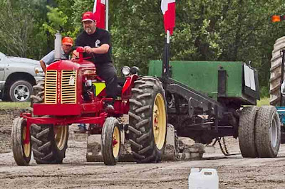 East Gwillimbury CameraGirl: Antique Tractor Pull