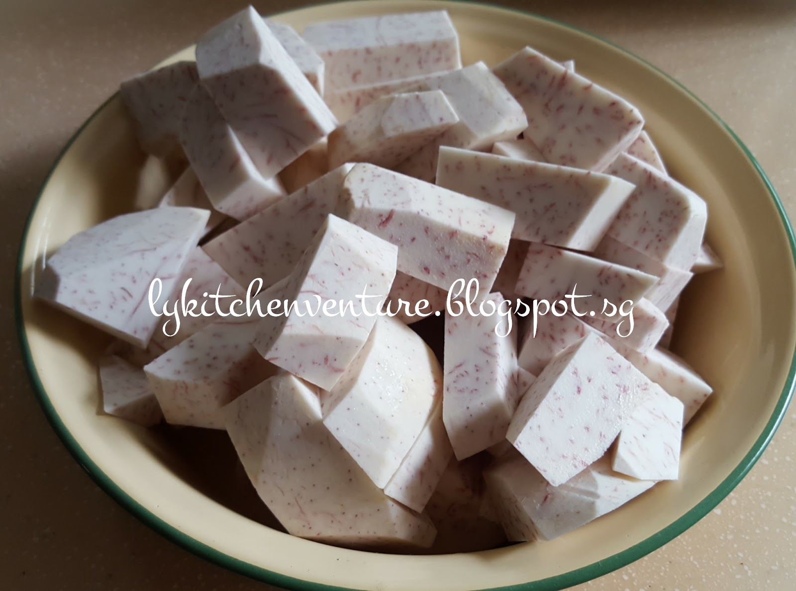 LY's Kitchen Ventures: Yam Paste With Gingko Nuts (Orh Nee 银杏芋泥）