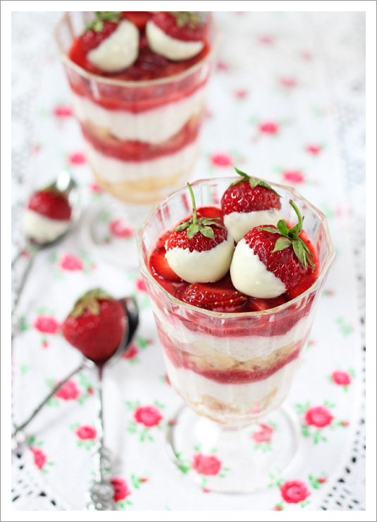 Magusad fotod: Kama-maasika magustoit