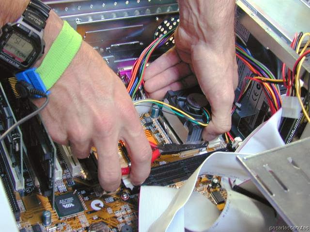 Fabricación de una computadora y un celular: Proceso de producción de ...