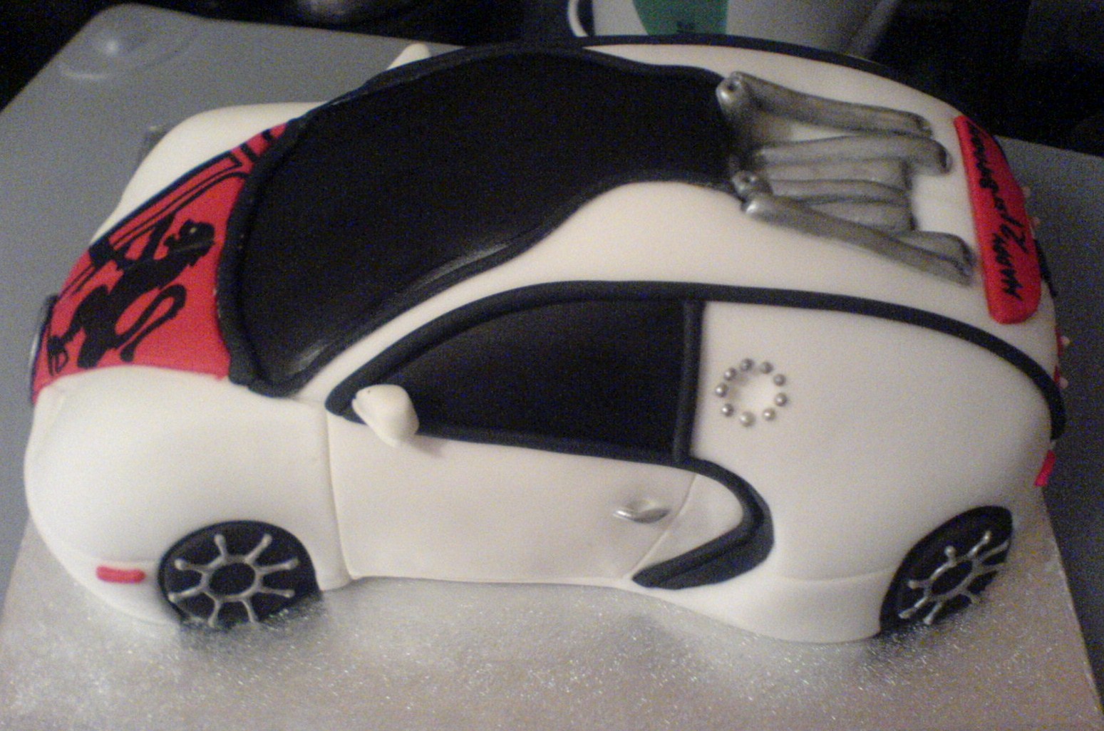 Cozzmic Cakes: Bugatti Veyron Cake