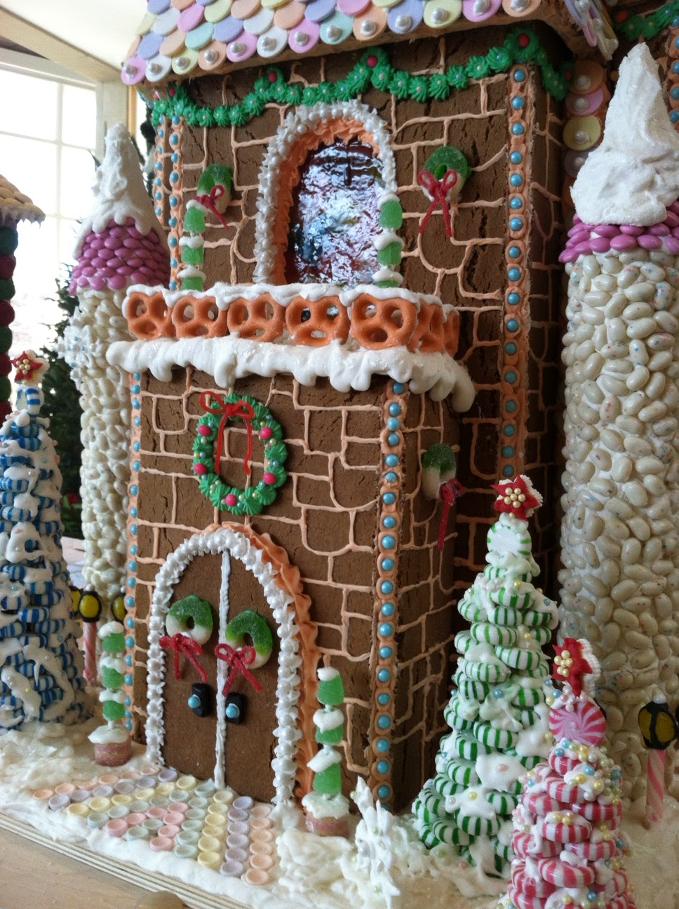 1000+ images about Gingerbread Houses on Pinterest | Gingerbread houses ...