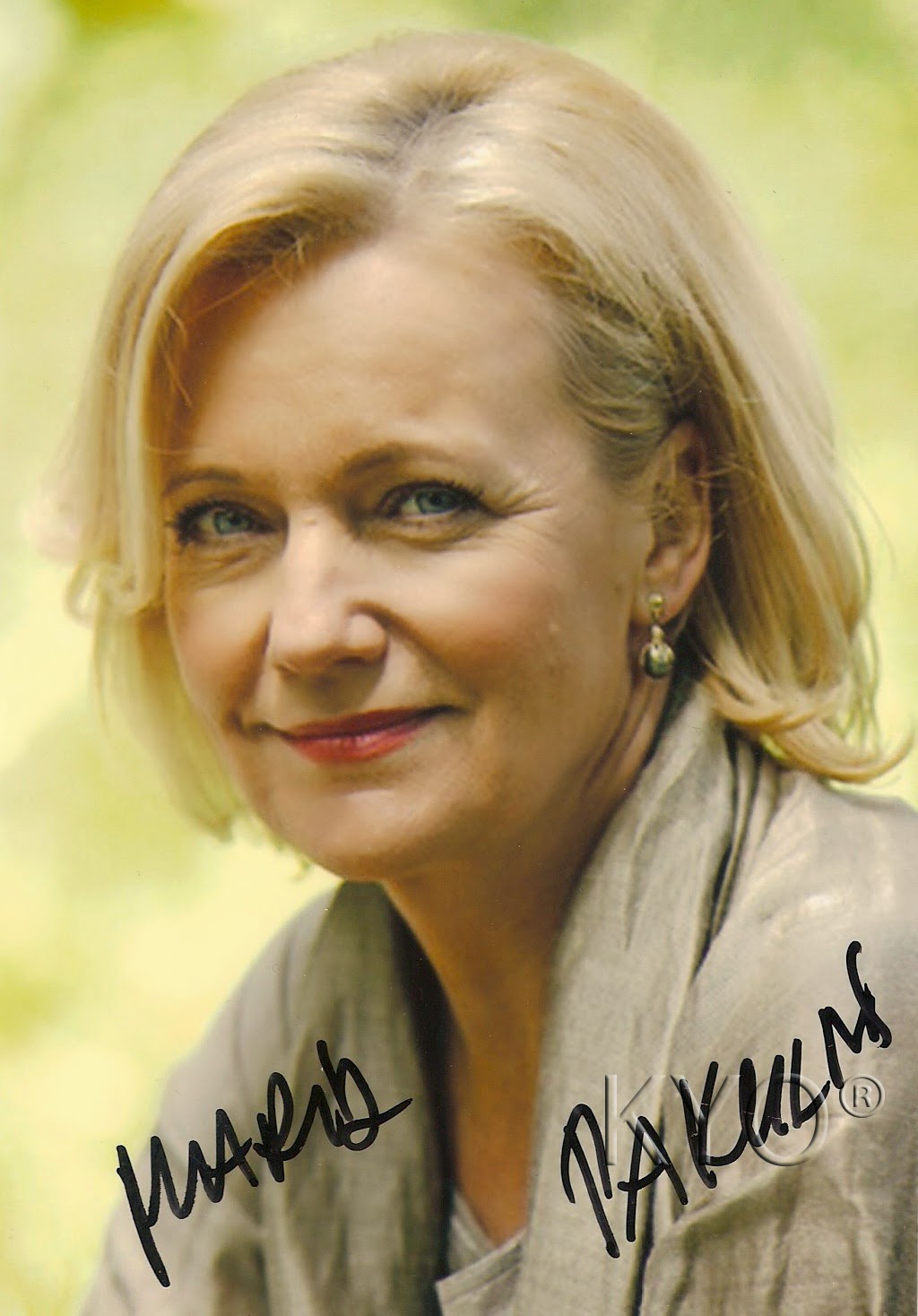 Chris Autographs: Maria Pakulnis