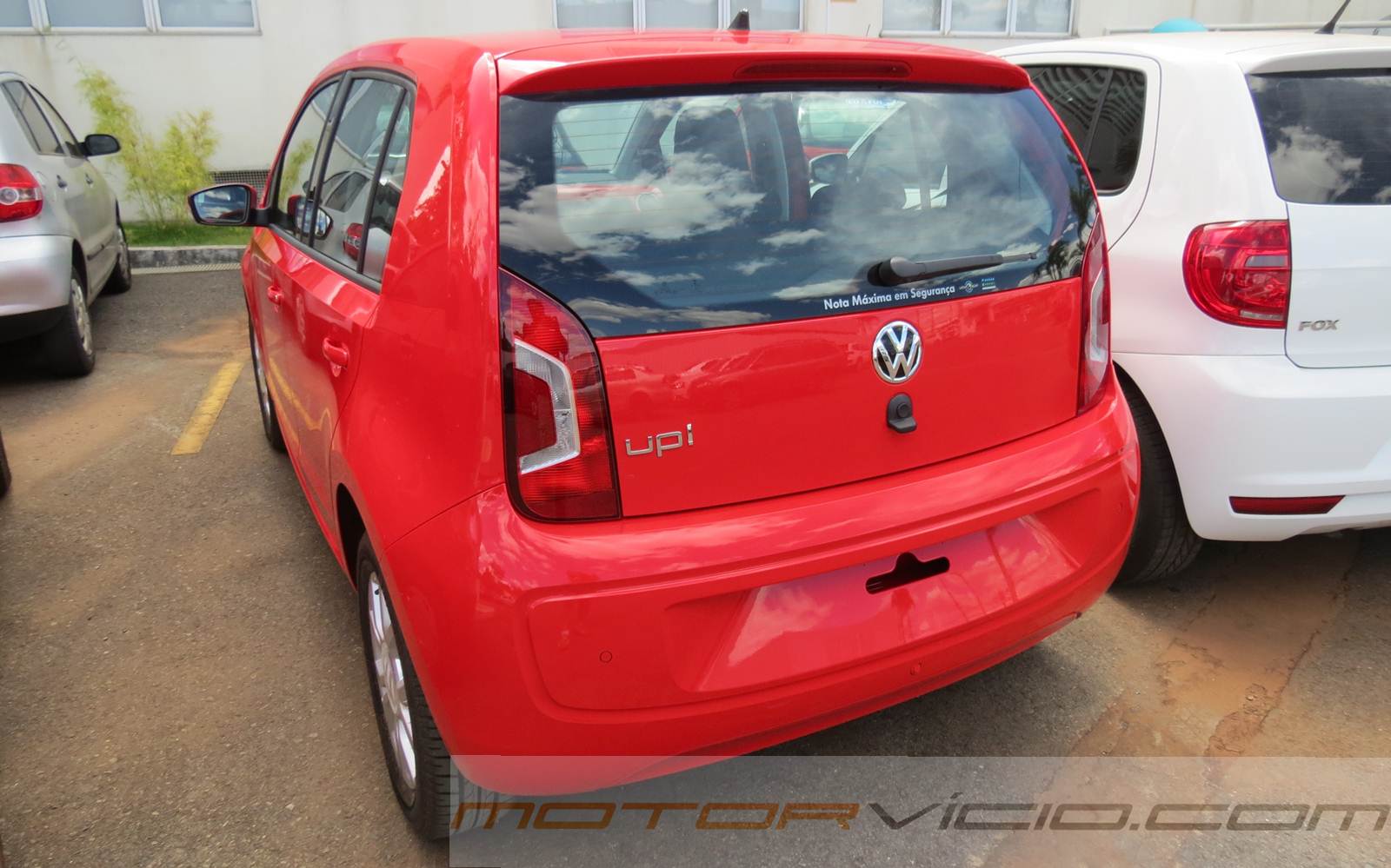 Volkswagen up! já está nas concessionárias
