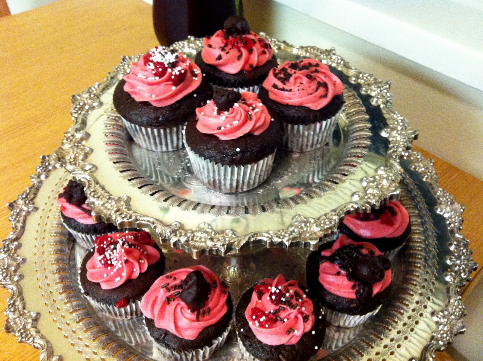 cami's cupcakes: .catching up with cami's cupcakes.