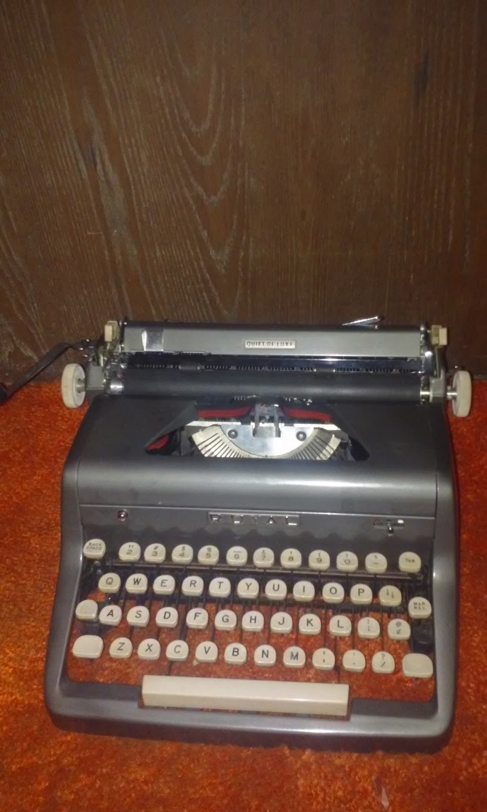 Royal Typewriters: 1955 Royal Quiet Deluxe