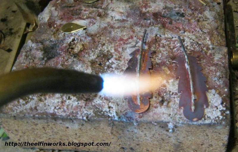 THE ELFIN WORKS: Making Copper Feather Earrings