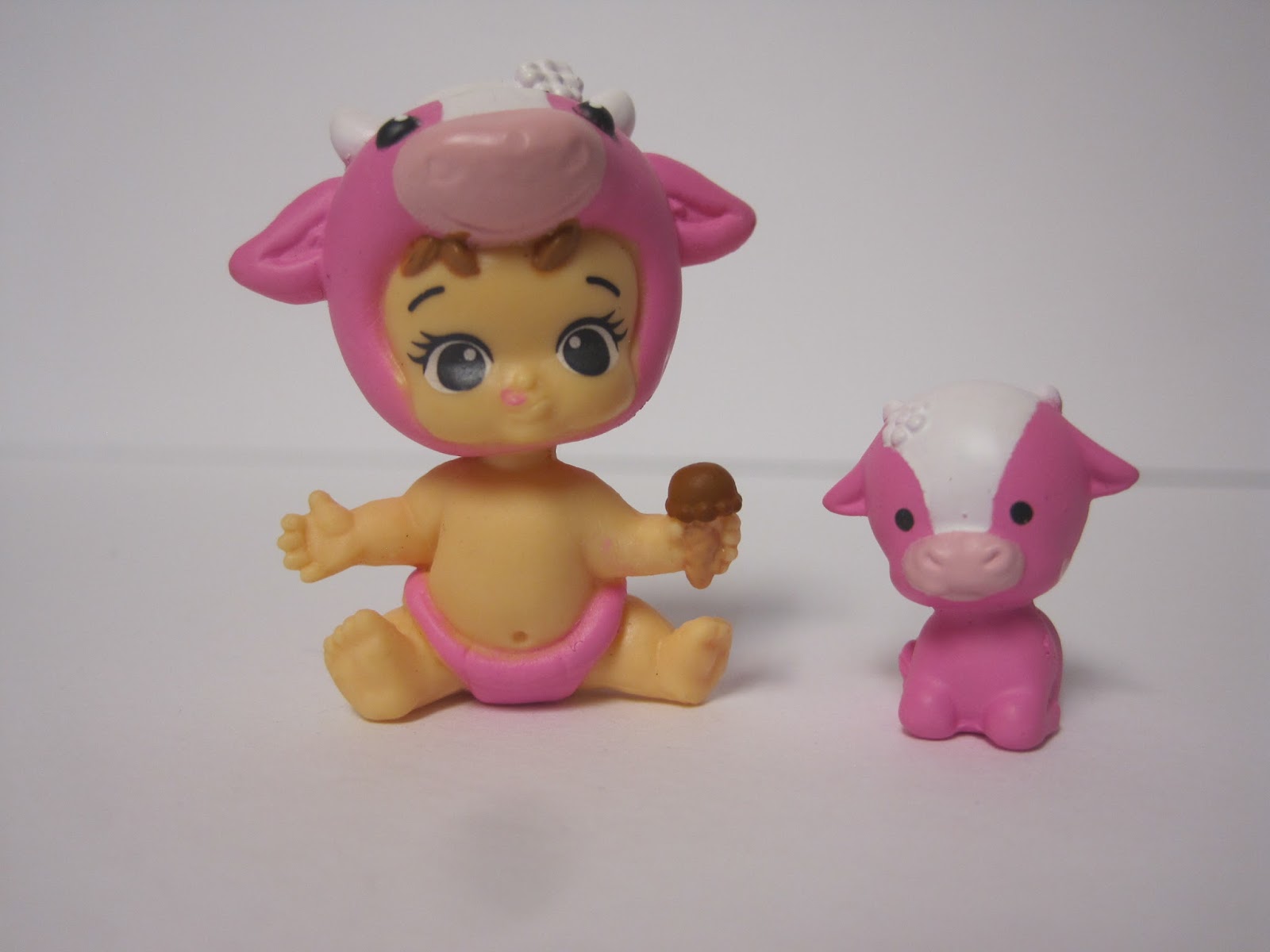 Never Grow Up: A Mom's Guide to Dolls and More: Moose Toys "Twozies" Review