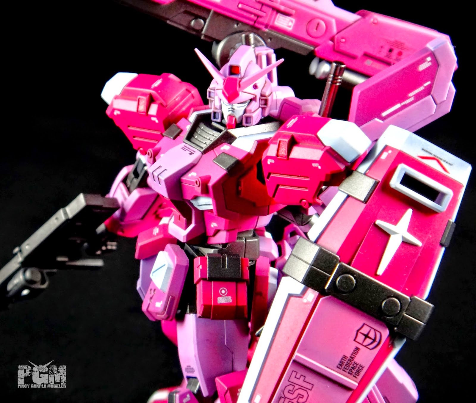 Gundam Family: HGUC 1/144 Full Armor Gundam 7th Pink Panther Painted Build