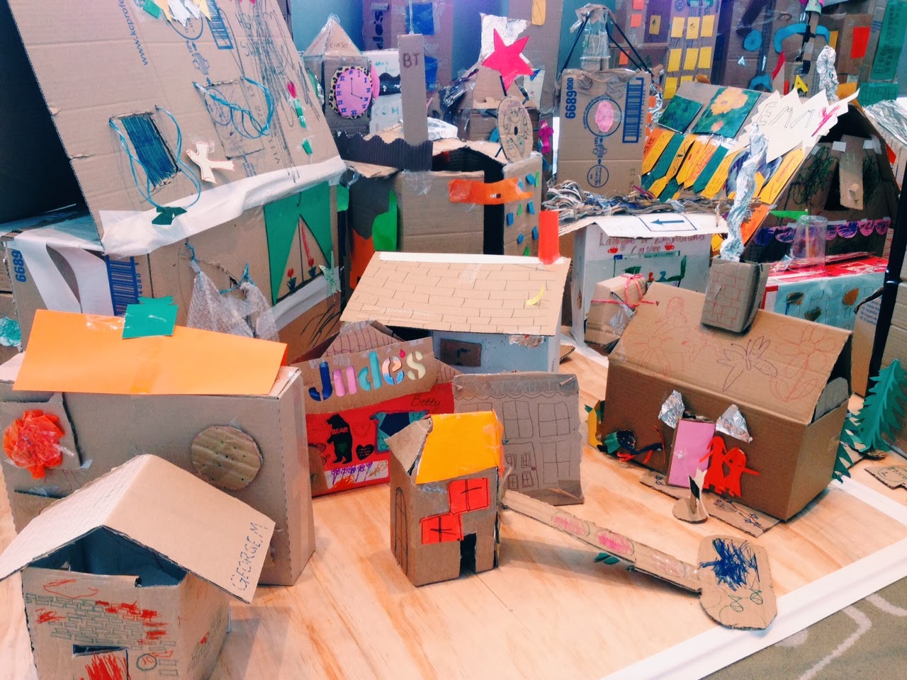 Monty; knitting lessons and textiles design in London: Cardboard City