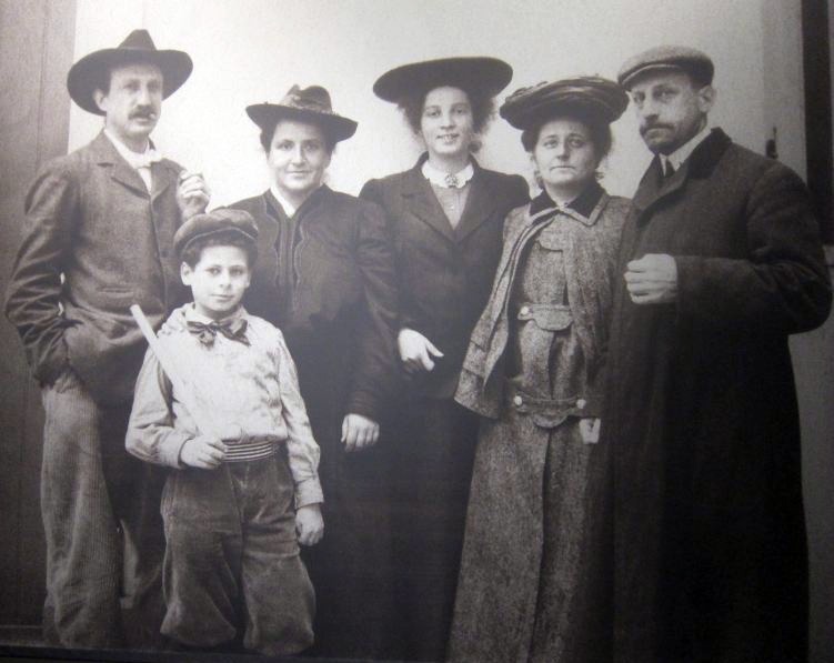 paris breakfasts: The Steins Collect - Met