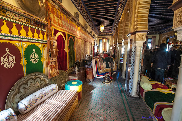 Sala Histórica de la Guardia Real ~ El mirlo de papel