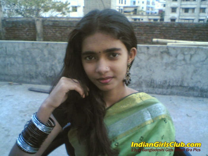 Bangladeshi Hot Girls Showing Her Small Boobs With Bra Actress Photo