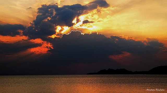 Δείτε 16 φωτογραφίες από το ηλιοβασίλεμα του Λουτρακίου και ...