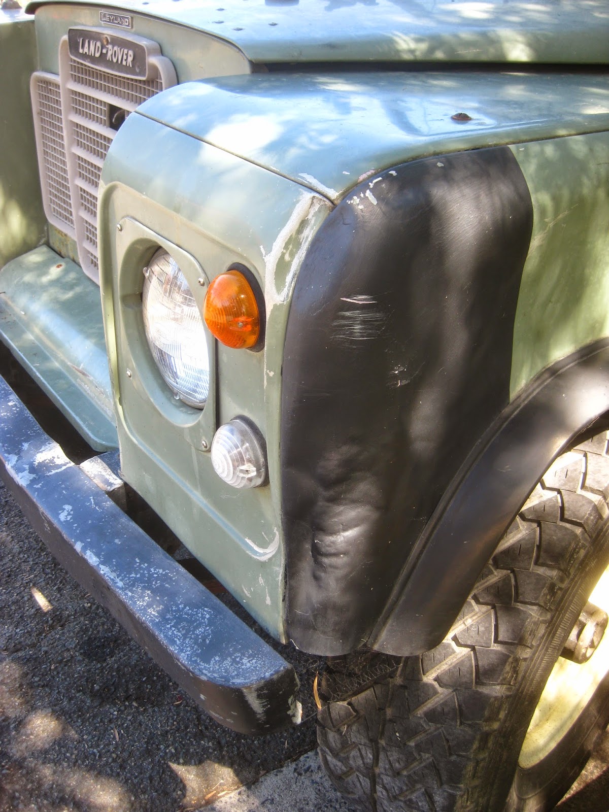 Aussie Old Parked Cars: 1975 Land Rover Series III SWB Ute