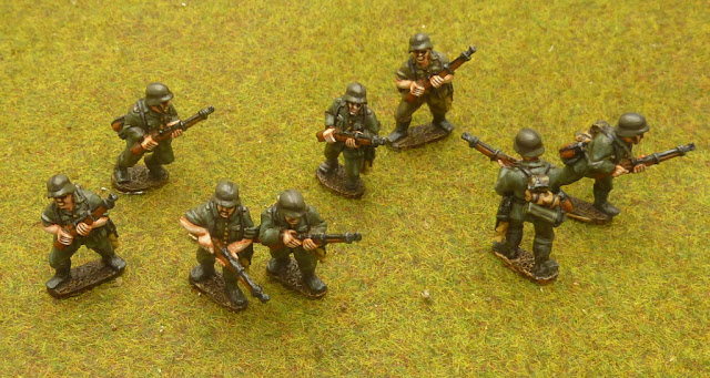 Lace 'n Big Hats: 28mm WW2 Germans (Crusader miniatures)