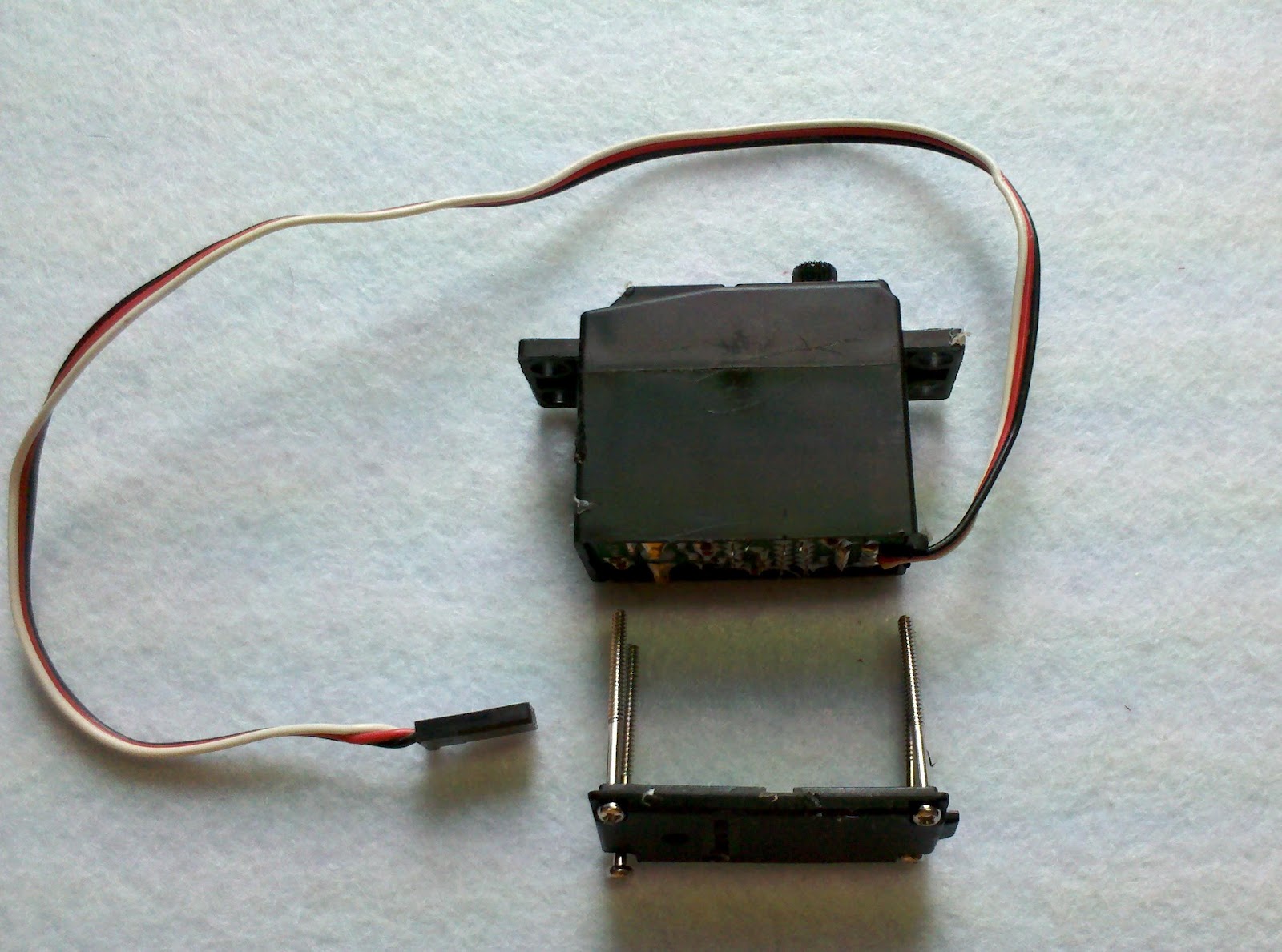 Do It Yourself Gadgets Continuous Rotation Servo Mod