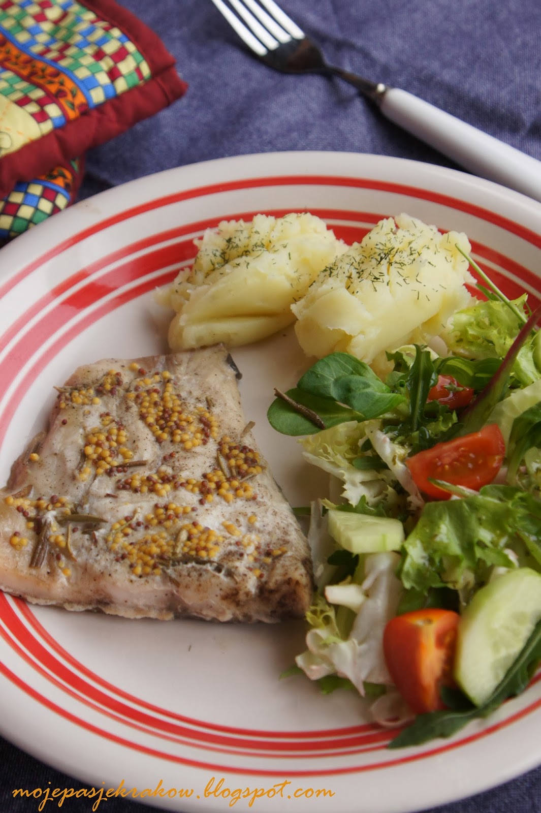 moje pasje: Filet ryby pieczony w folii z ziemniakami i sałatką - obiad ...