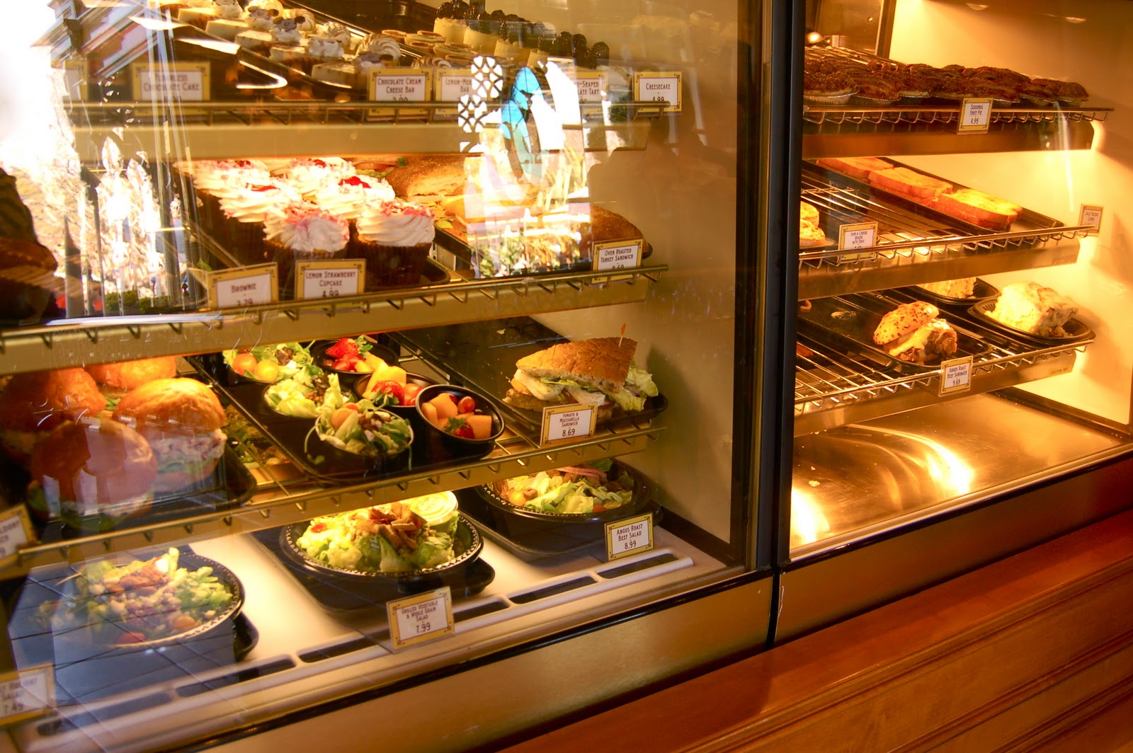 Disney Sisters: Jolly Holiday Bakery Cafe Now Open at Disneyland