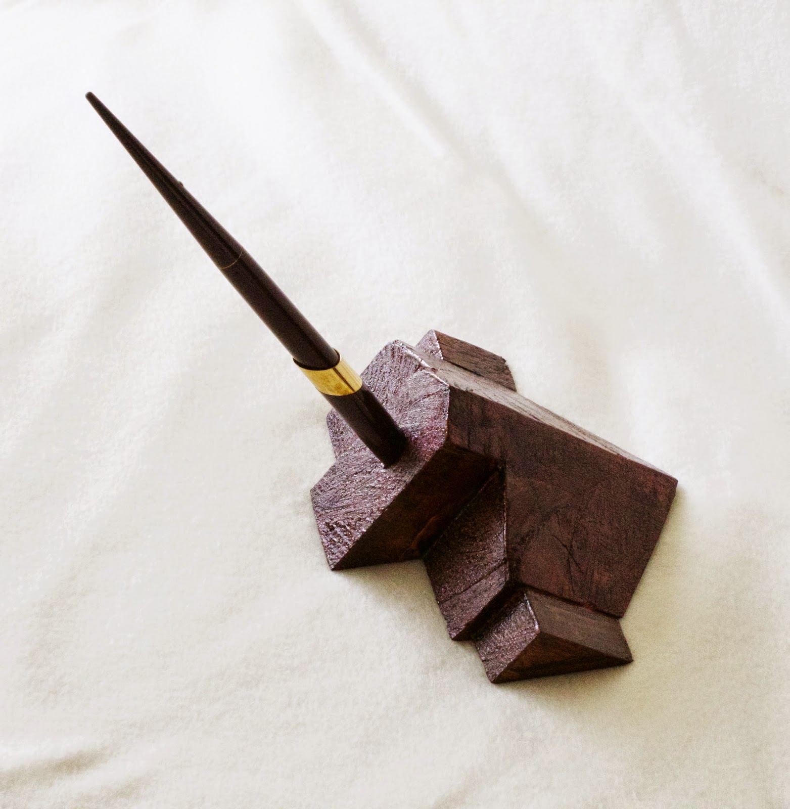 fountain pens: hand crafted desk pen base