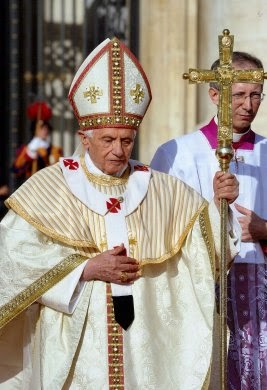 Liturgia Papal: El fanón papal