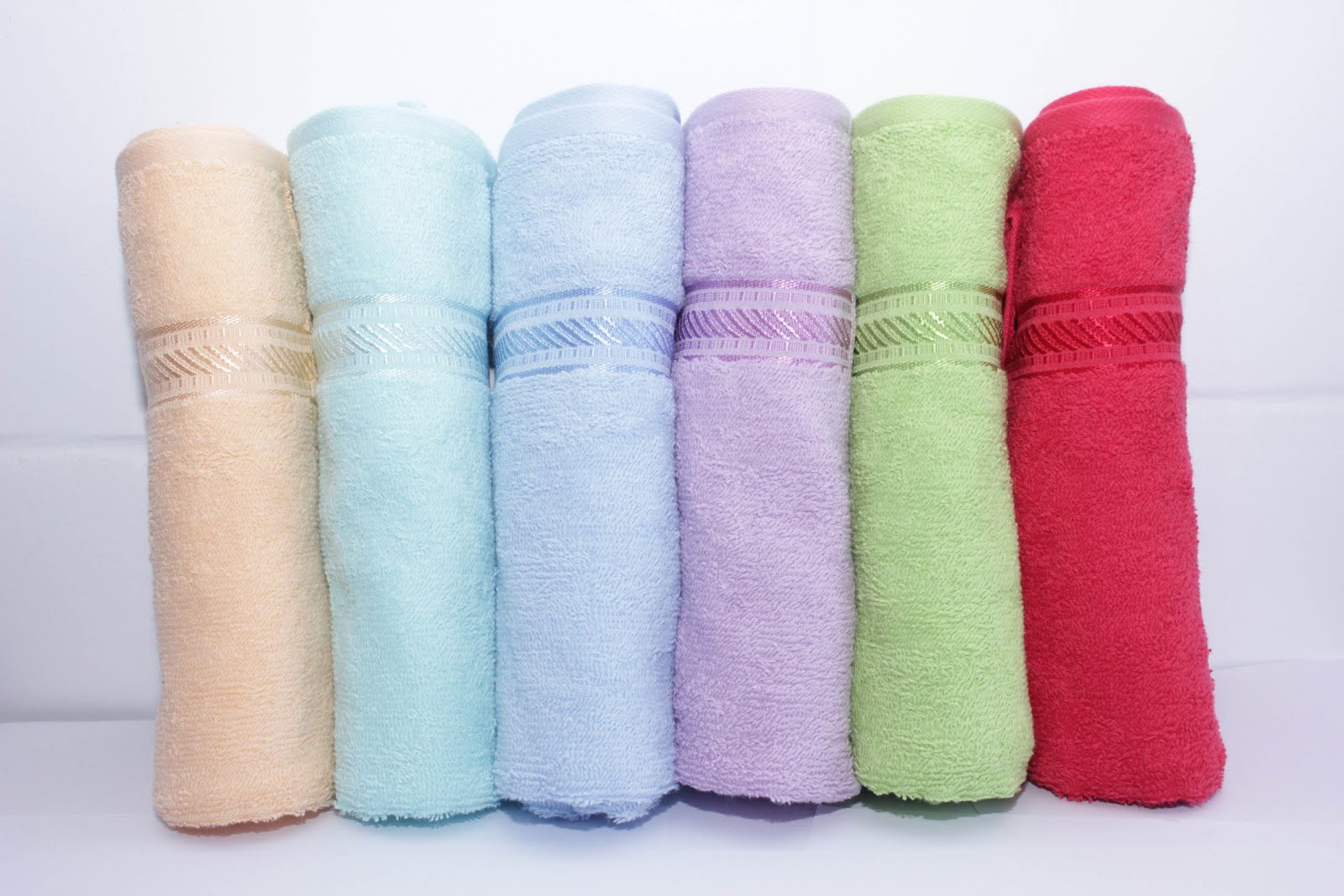 Handuk Merah Putih - Shapely | Grosir Handuk Jogja