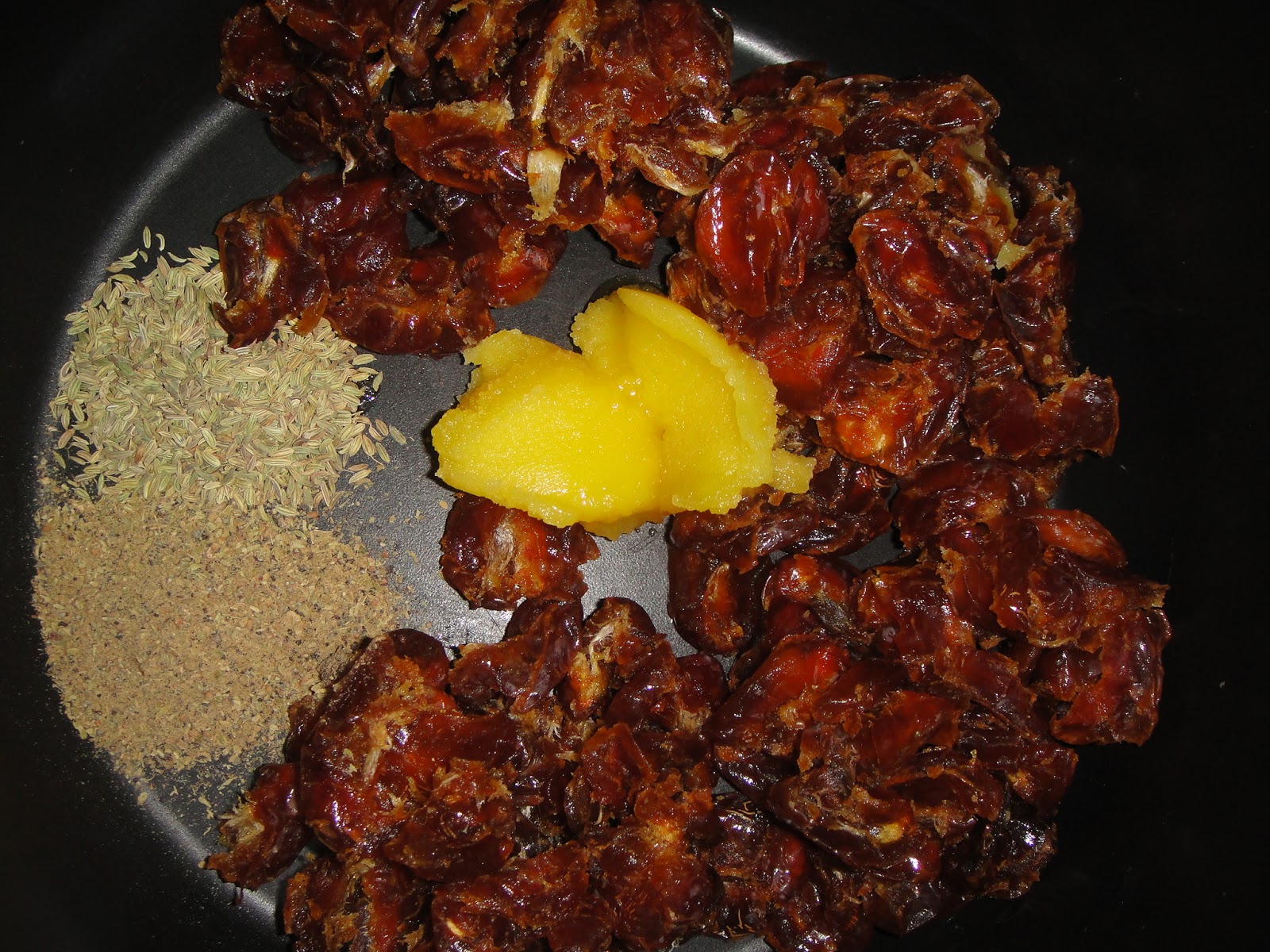 Maryam's Culinary Wonders: 285. Iraqi Date Kleicha