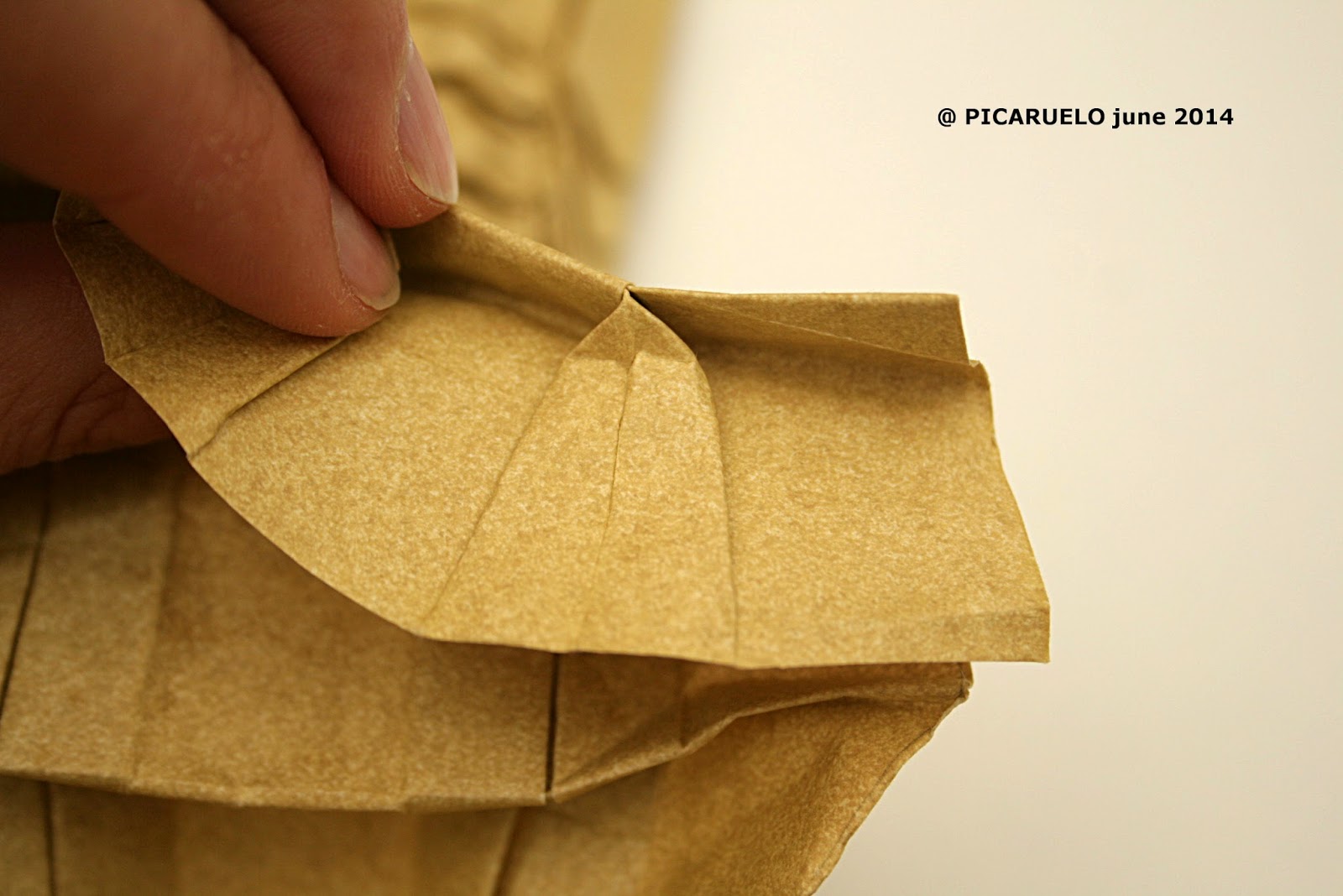 Picaruelo's origami: THE SAXOPHONE